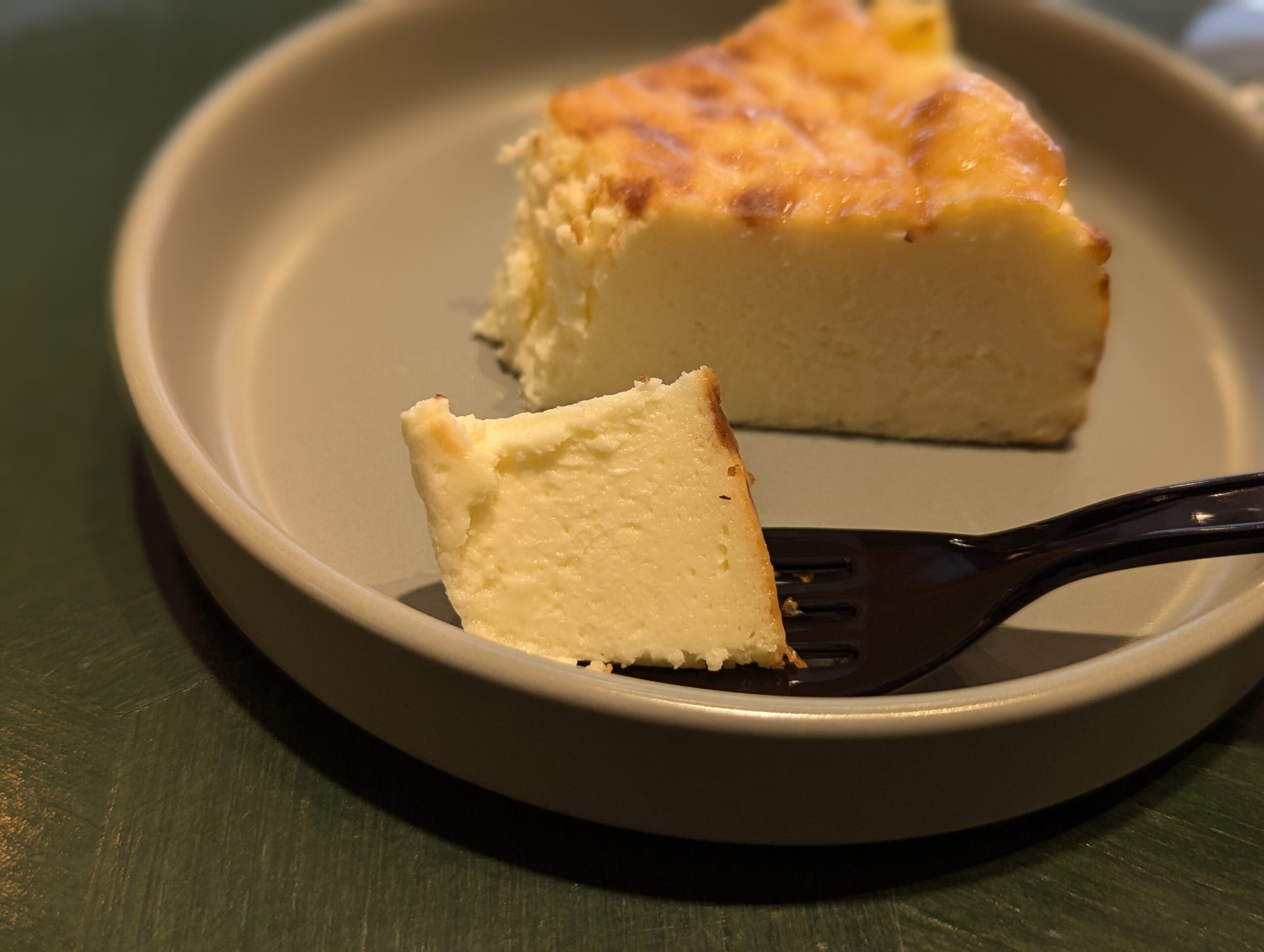 こだわりのコーヒーが飲めるカフェ！渋谷【ウェービーコーヒー】のバスクチーズケーキを実食レビュー！ | チーズケーキ通信