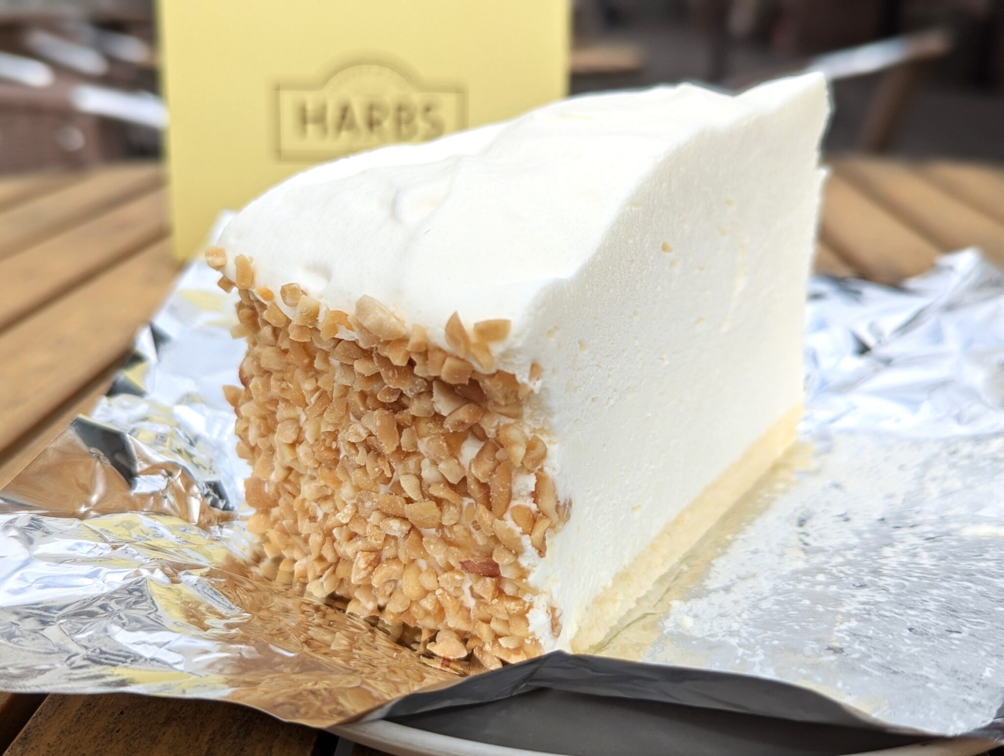 【ハーブス】レアチーズケーキを実食レビュー！2種類のレアチーズケーキを層にした豪華ケーキ | チーズケーキ通信