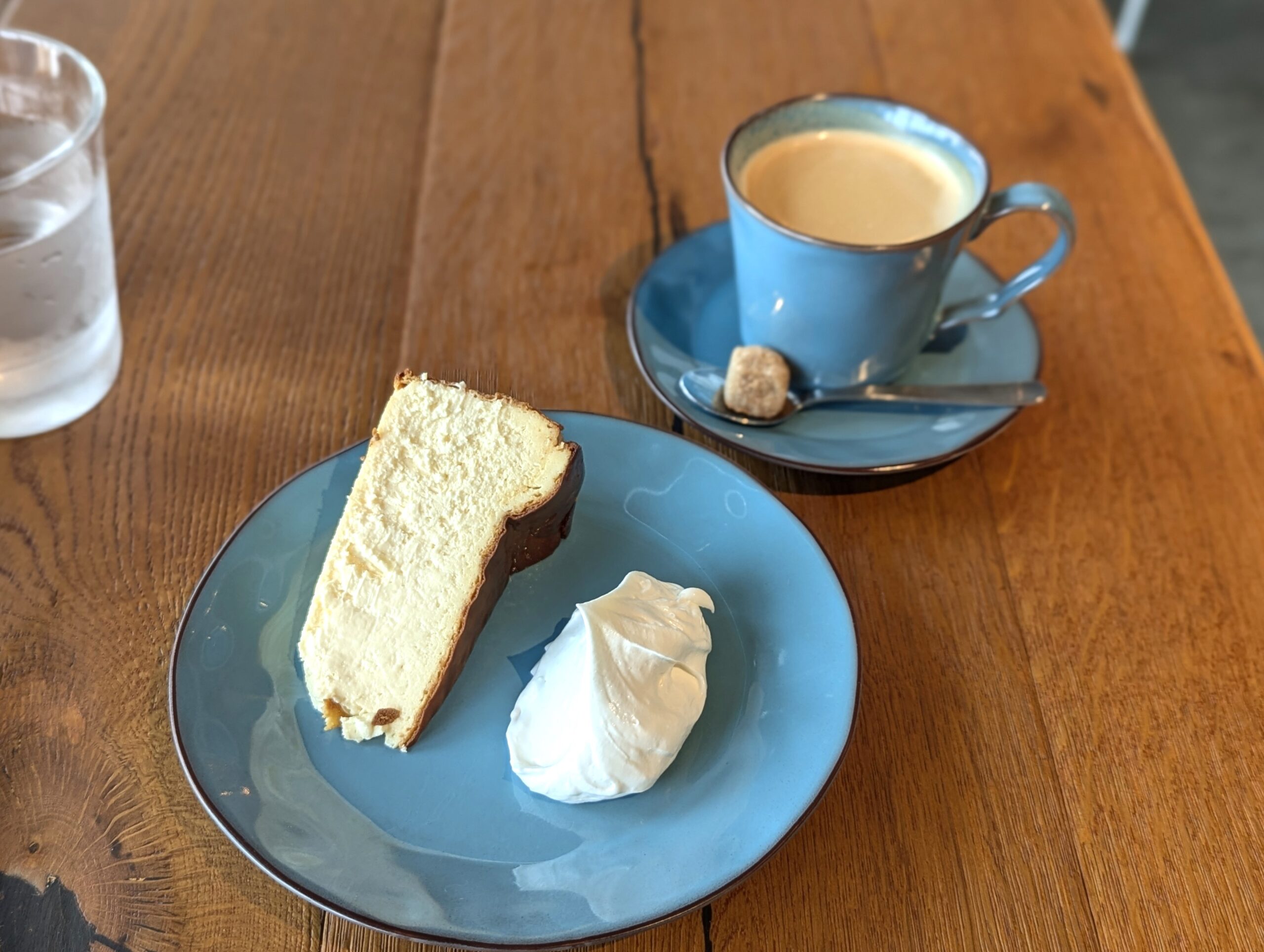 【訪問レビュー】渋谷から徒歩5分のカフェ【DUKE】チーズケーキとカフェラテを実食 | チーズケーキ通信