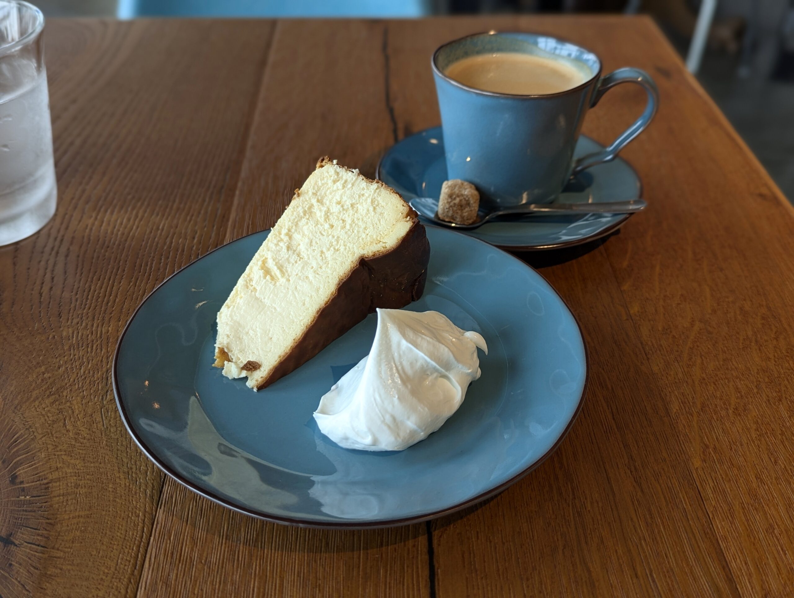 【訪問レビュー】渋谷から徒歩5分のカフェ【DUKE】チーズケーキとカフェラテを実食 | チーズケーキ通信