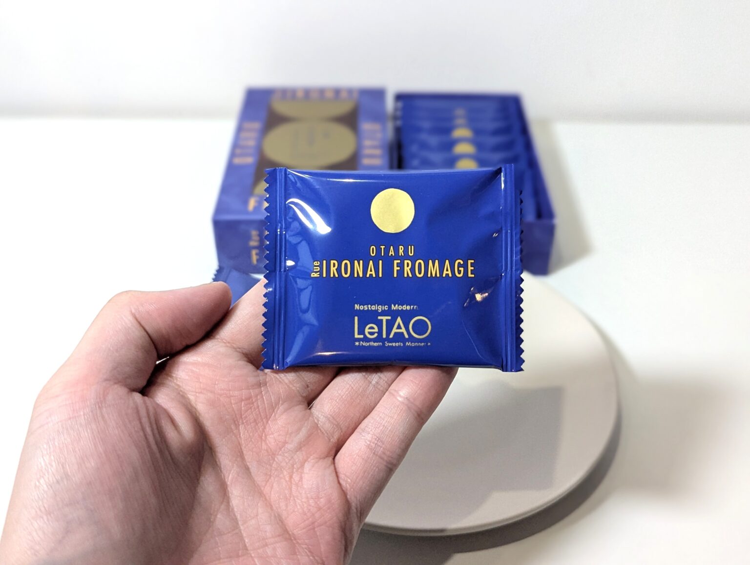 【ルタオ】チーズチョコをラングドシャでサンドしたお菓子「小樽色内通り フロマージュ」を実食レビュー | チーズケーキ通信