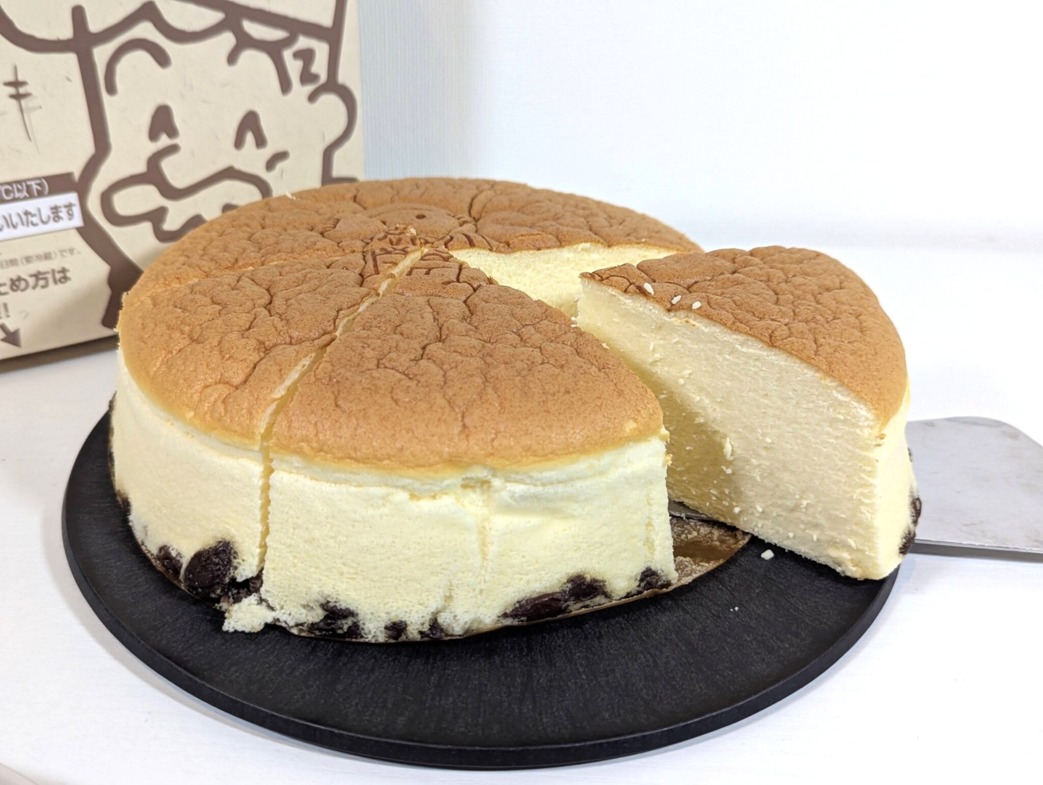 大阪で人気の【りくろーおじさんの店】の焼き立てチーズケーキをお取り寄せしてみた | チーズケーキ通信