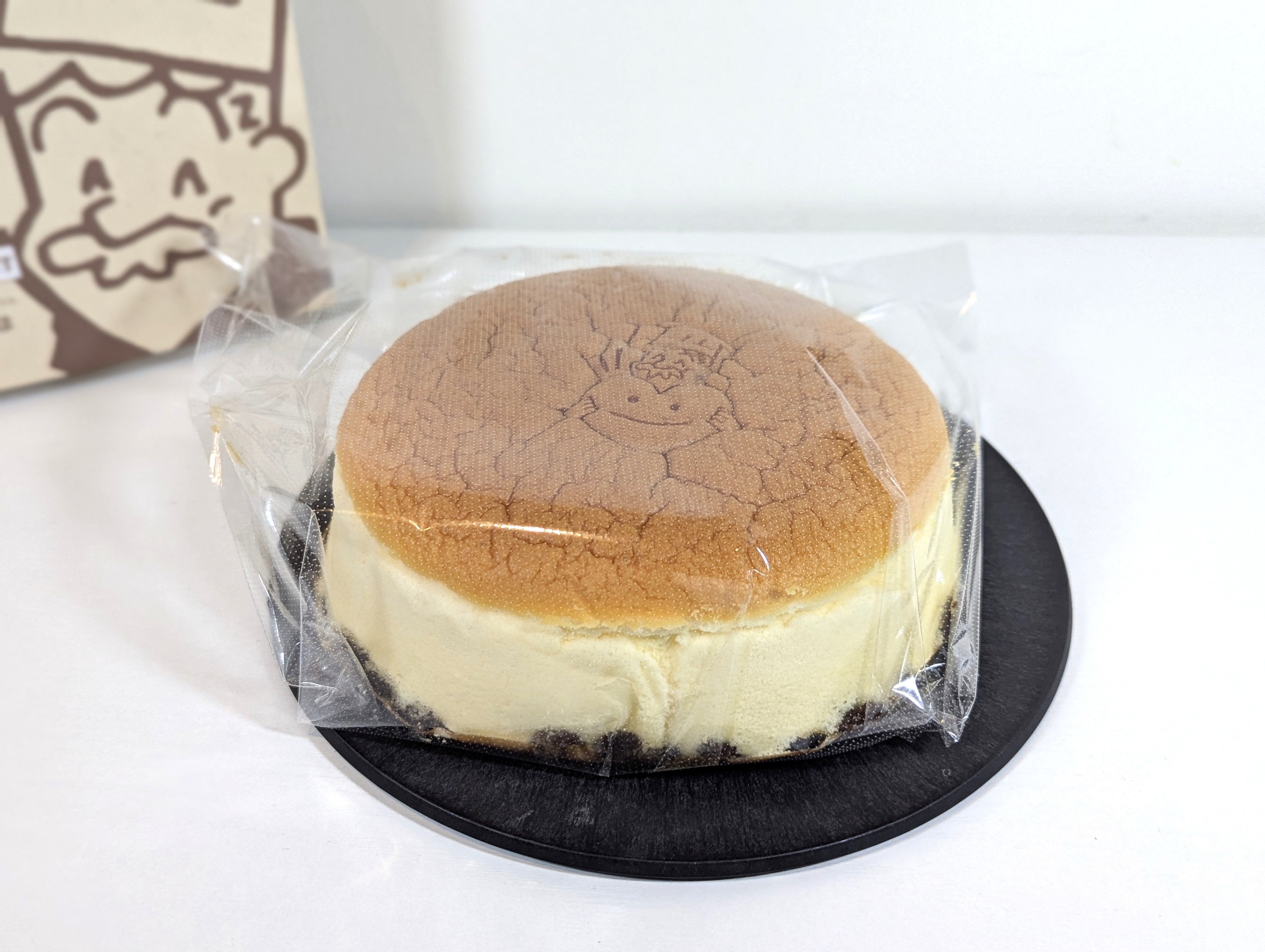 大阪で人気の【りくろーおじさんの店】の焼き立てチーズケーキをお取り寄せしてみた | チーズケーキ通信