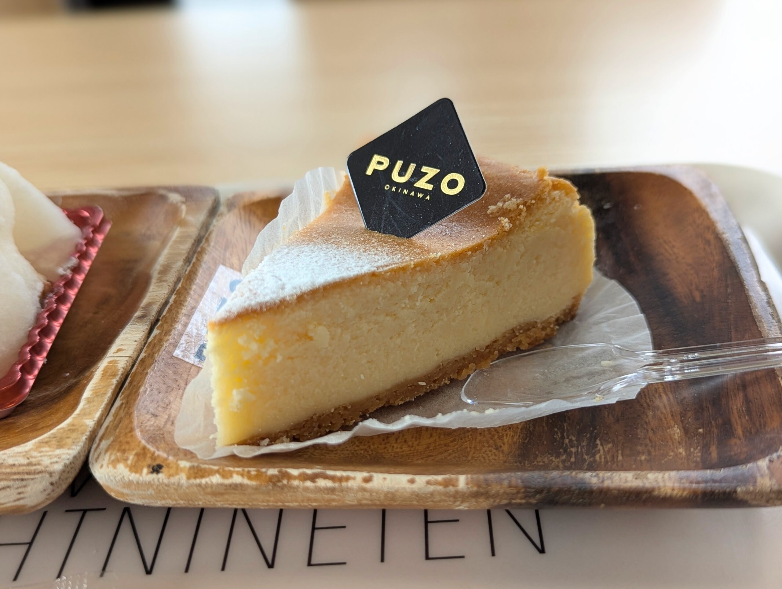 沖縄のチーズケーキ専門店【PUZO（プーゾ）】のプレミアムチーズケーキと国産苺のレアチーズ大福を食べてみた | チーズケーキ通信