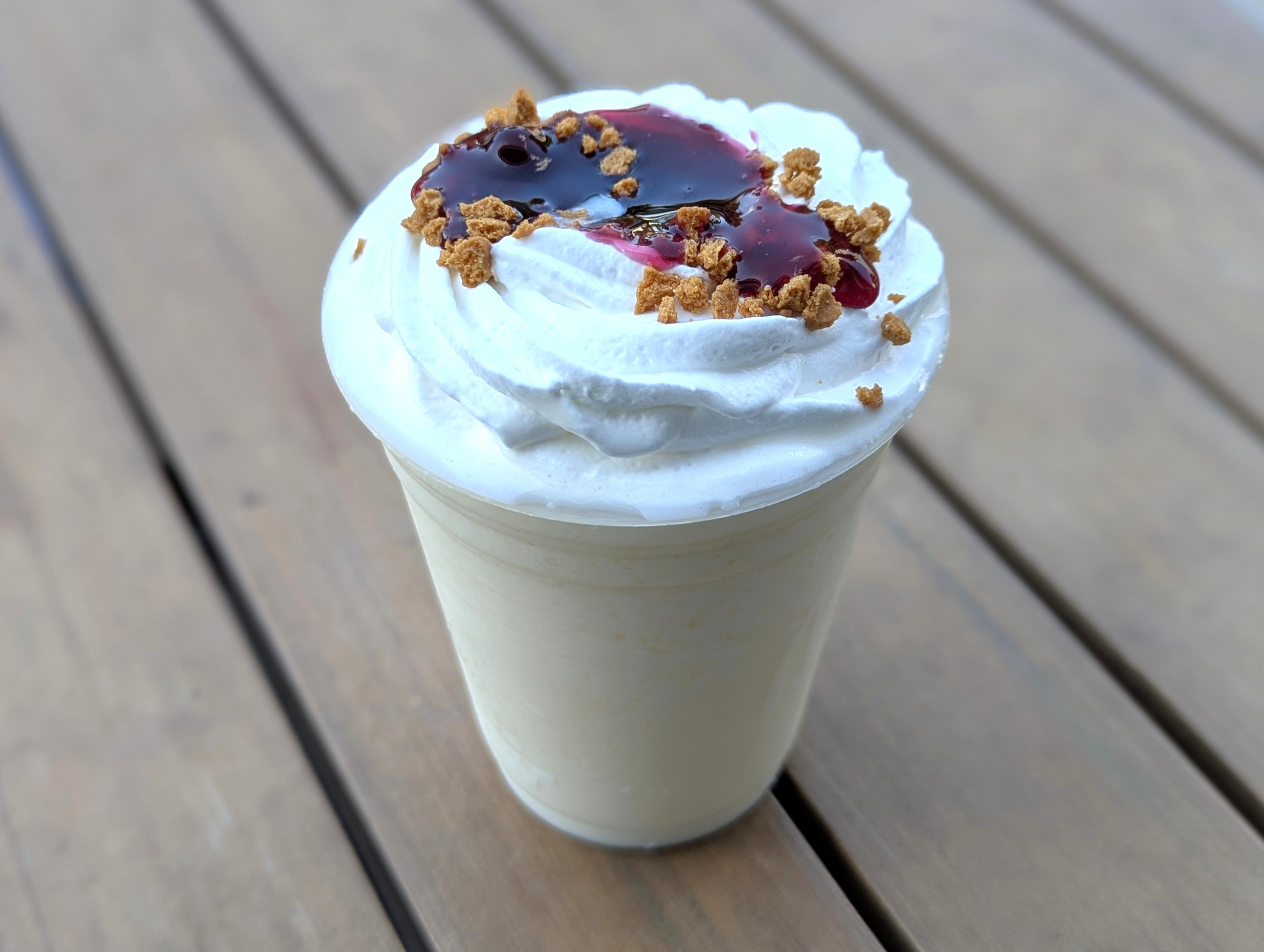 【すき家、Sukiシェイク チーズケーキ】が登場！レモンソース、レモンピールを使ったシェイクタイプの飲むチーズケーキ | チーズケーキ通信