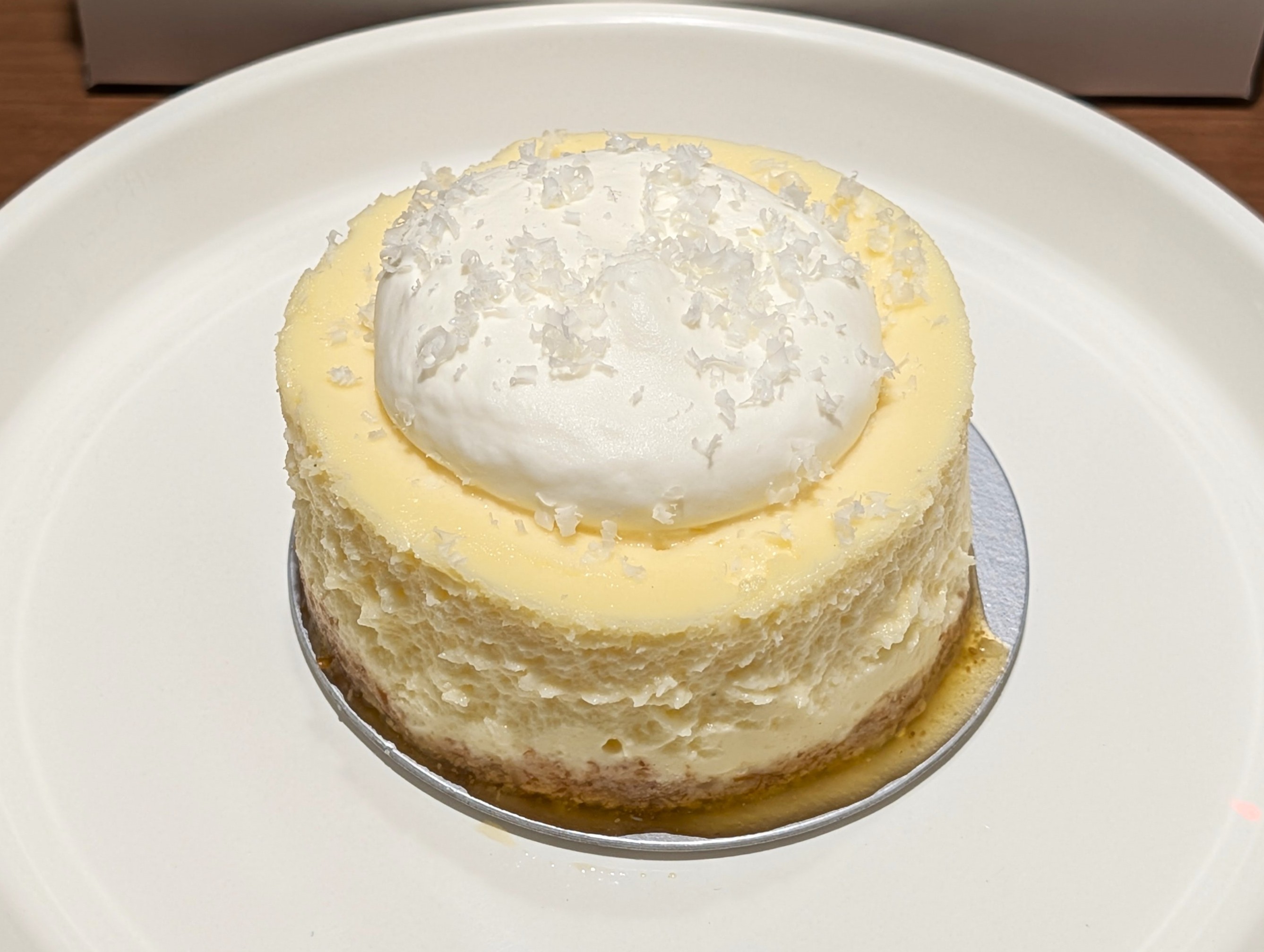 【DEAN & DELUCA】スイートポテトチーズケーキを実食｜2025年秋の新作、さつまいもを使ったレアチーズケーキ | チーズケーキ通信